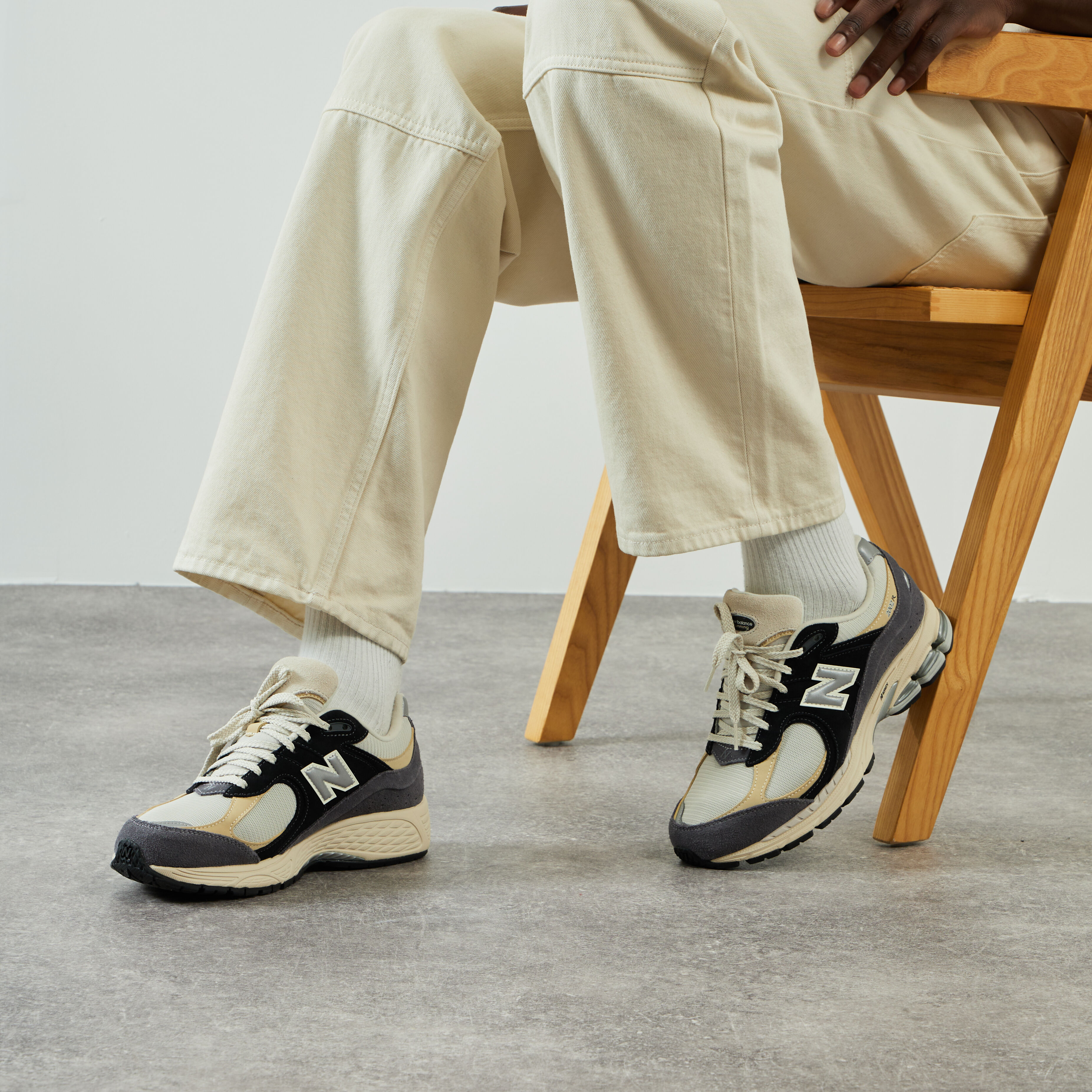 NEW BALANCE 2002R BLUE/BEIGE - SNEAKERS MEN | Courir.com