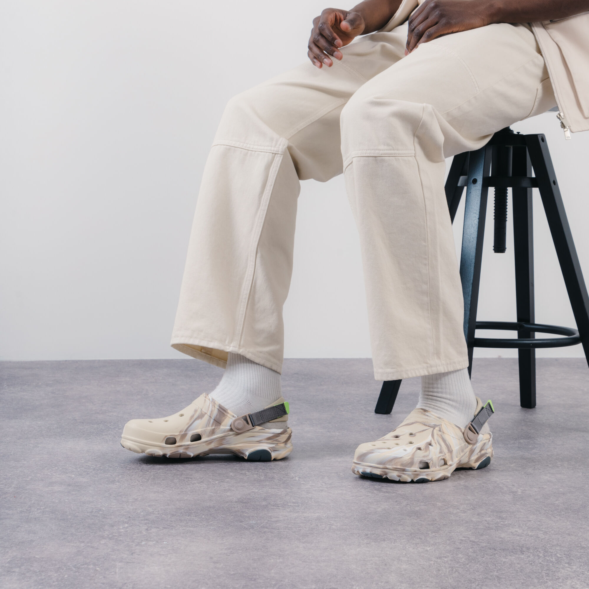 CROCS CLASSIC ALL TERRAIN CLOG MARBLED BEIGE - SUMMER MEN | Courir.com