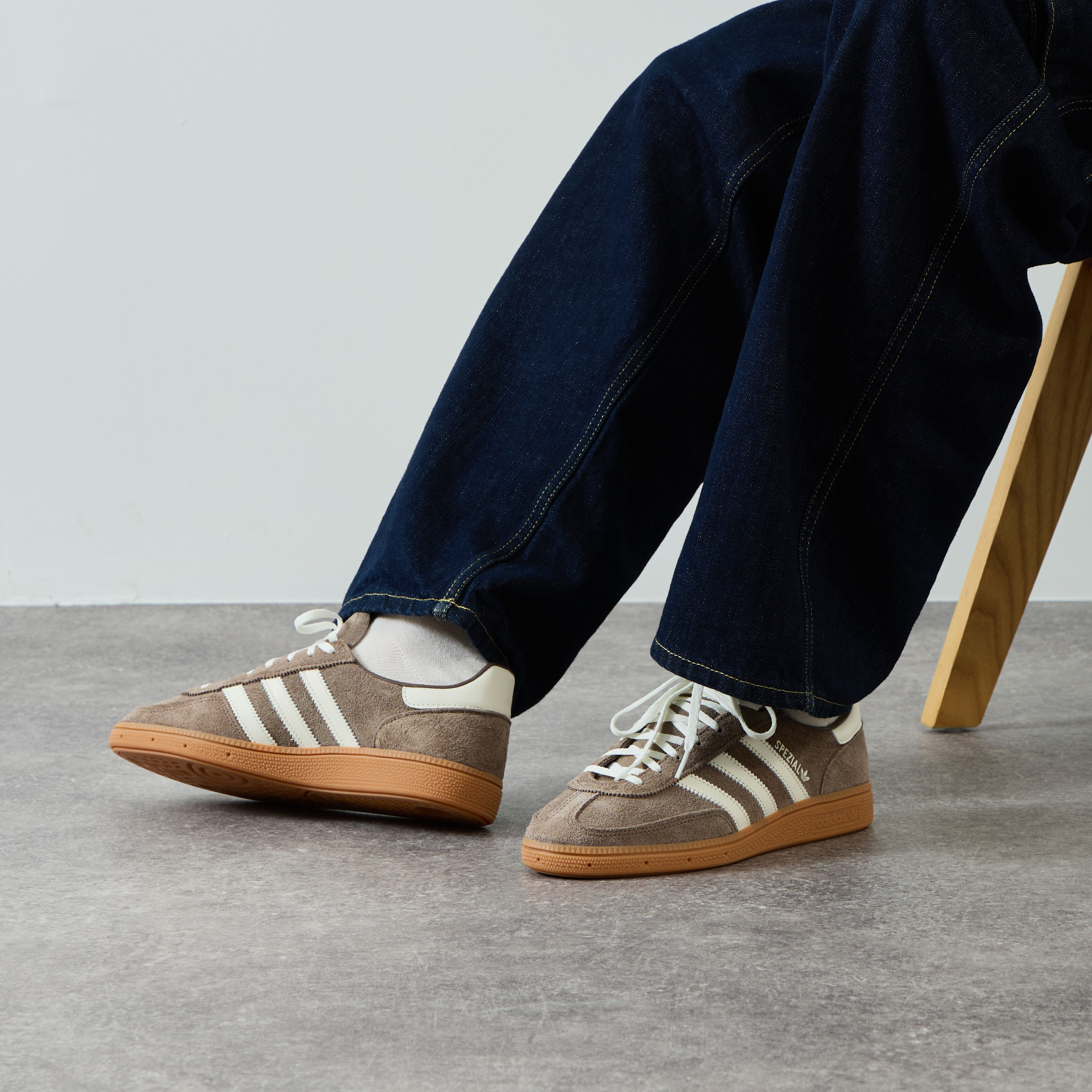 ADIDAS ORIGINALS HANDBALL SPEZIAL BROWN/WHITE - SNEAKERS MEN | Courir.com