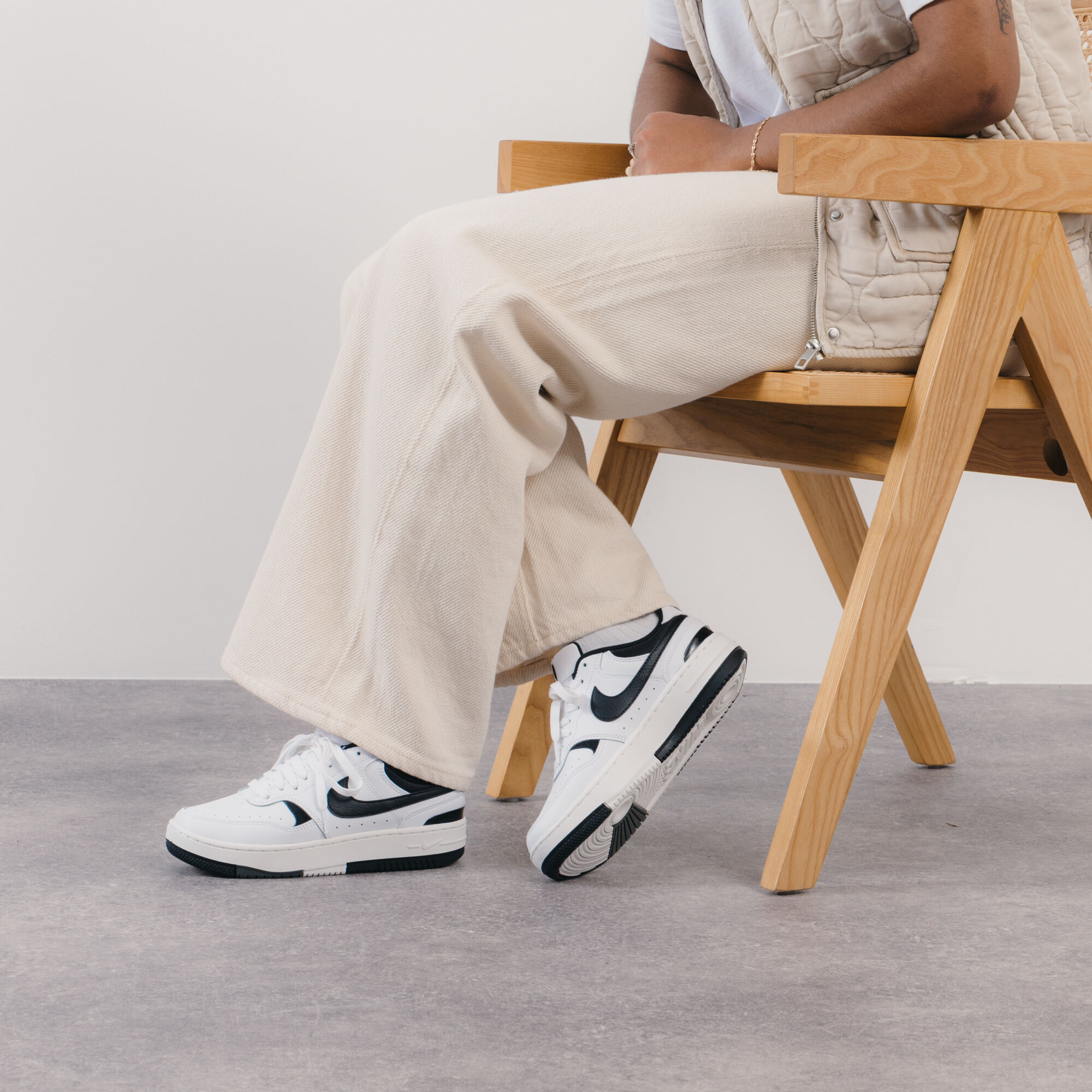 NIKE GAMMA FORCE WHITE/BLACK - SNEAKERS WOMEN | Courir.com