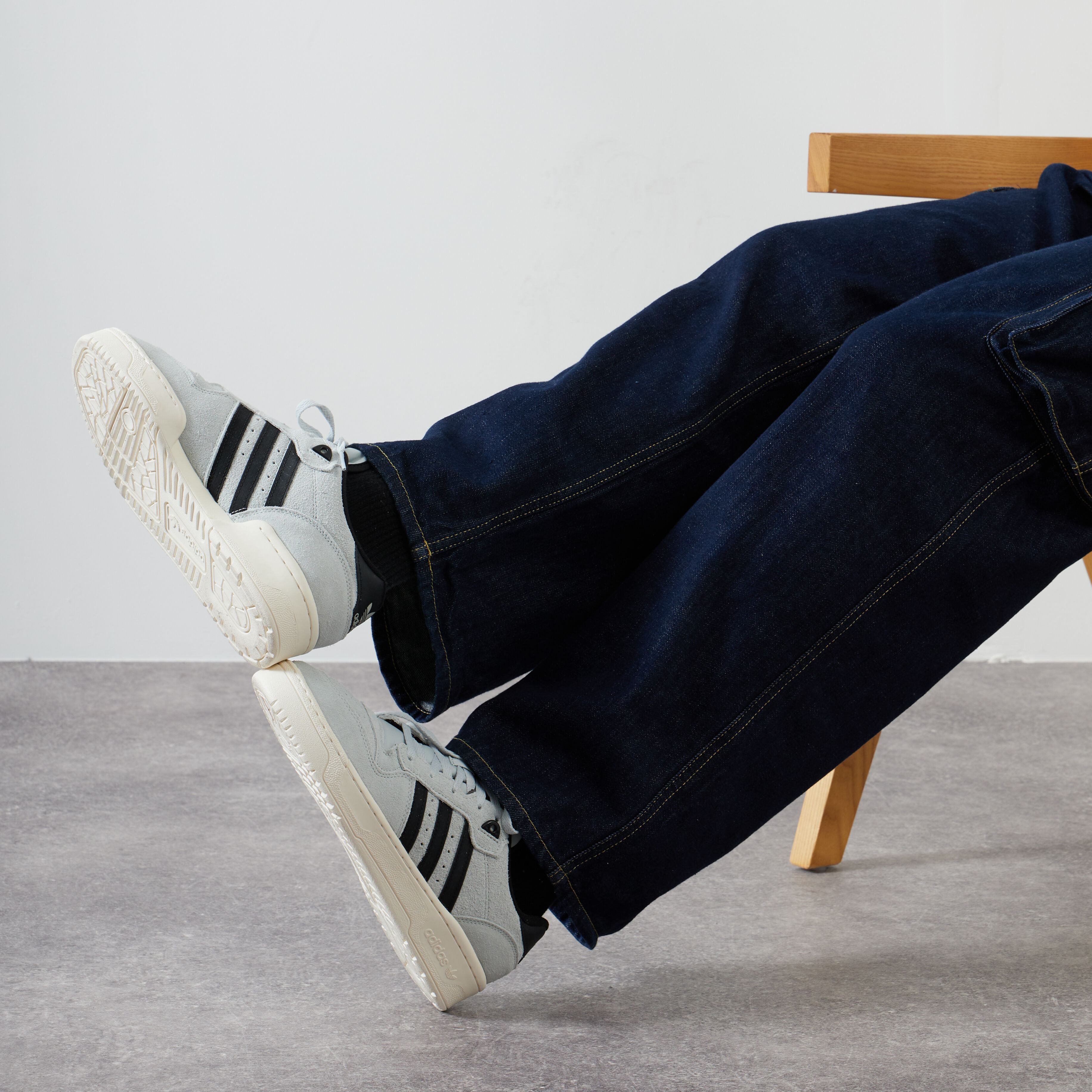 ADIDAS ORIGINALS RIVALRY LOW SUEDE GRIS/NOIR - SNEAKERS HOMME | Courir.com