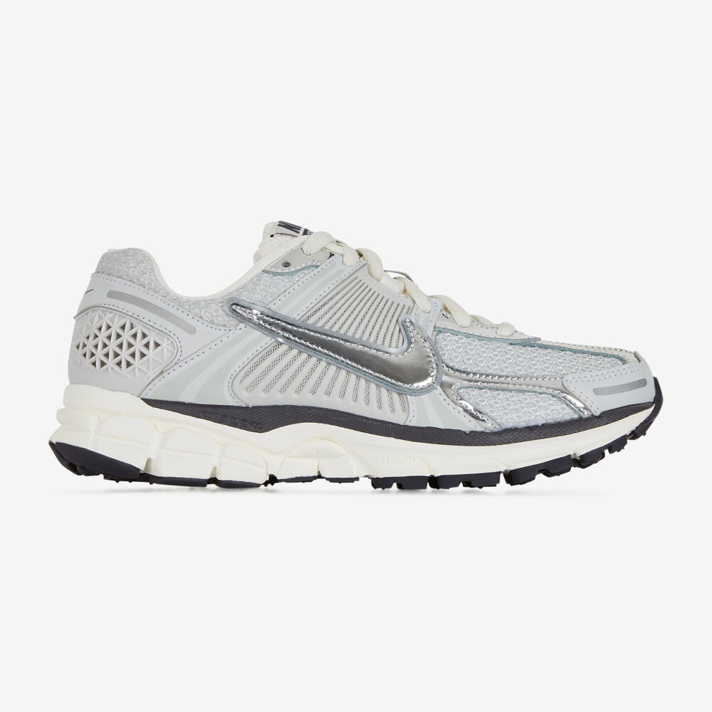 NIKE ZOOM VOMERO 5 CHROME SNEAKERS FEMME - ARGENTE/GRIS - LACETS ...