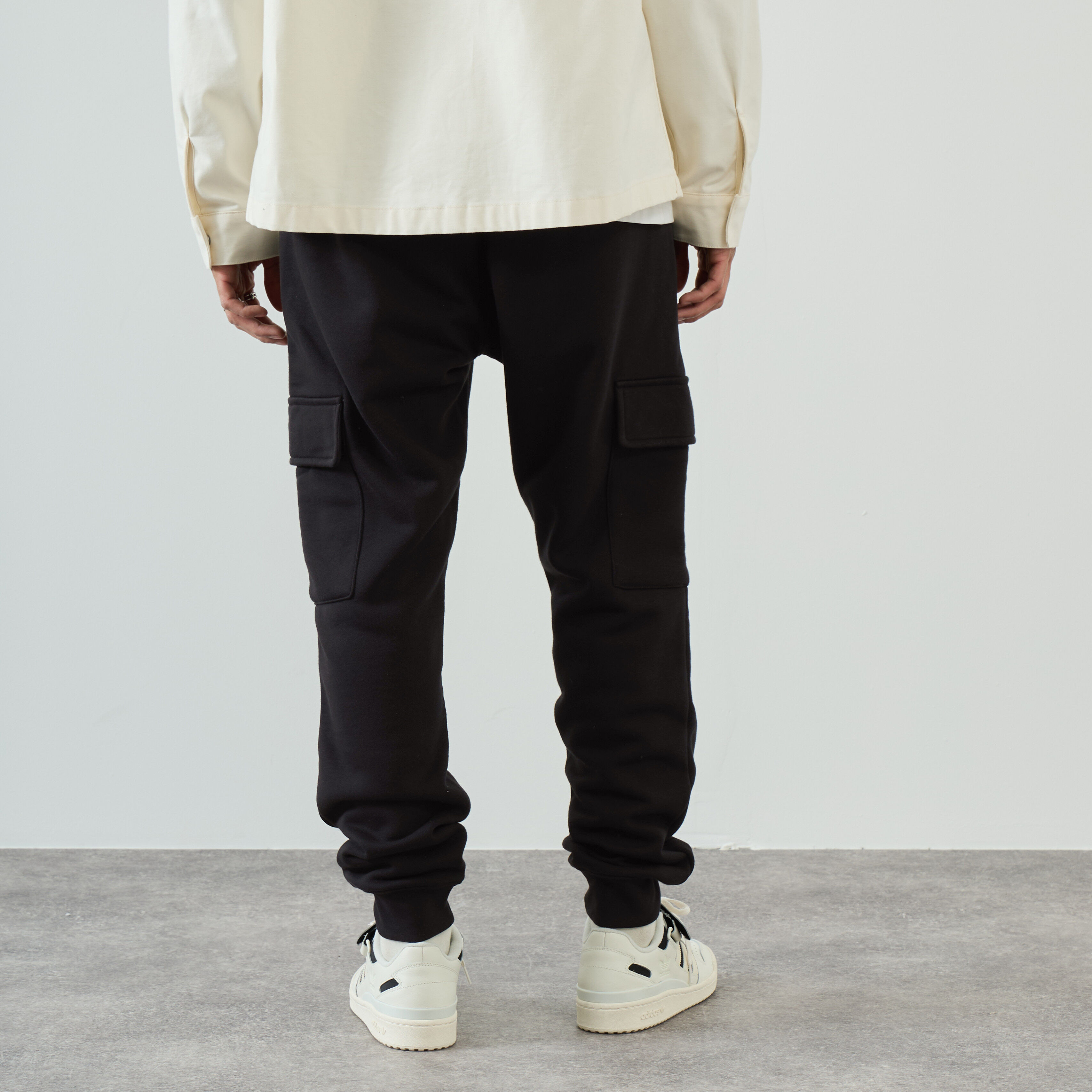 ADIDAS ORIGINALS PANT JOGGER CARGO TREFOIL ESSENTIAL NOIR - PANTALON HOMME | Courir.com
